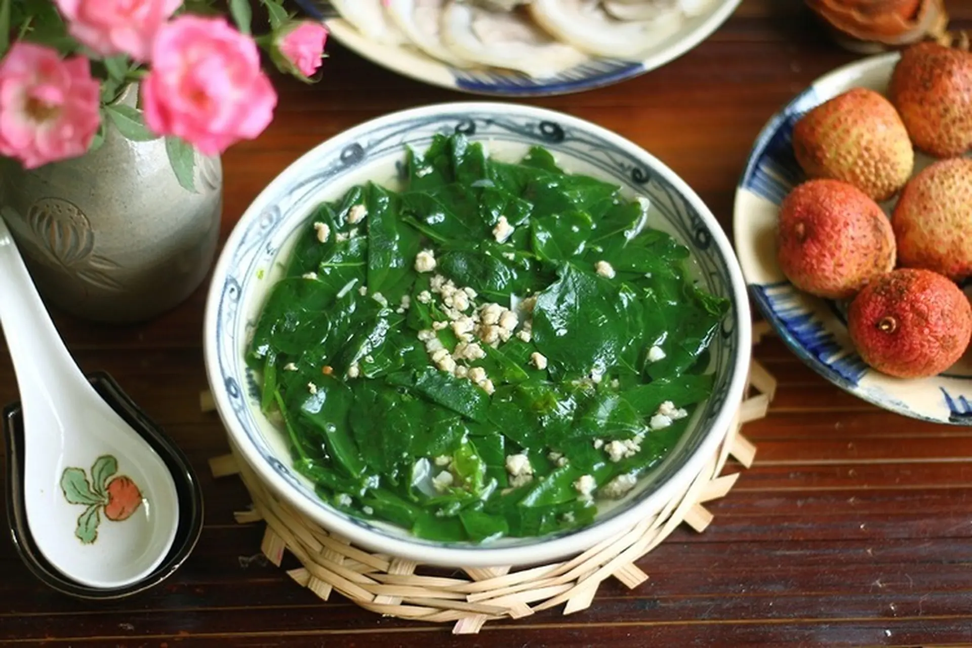 Rau ngót nấu gì ngon? 5 món ngon từ rau ngót và lưu ý khi ăn