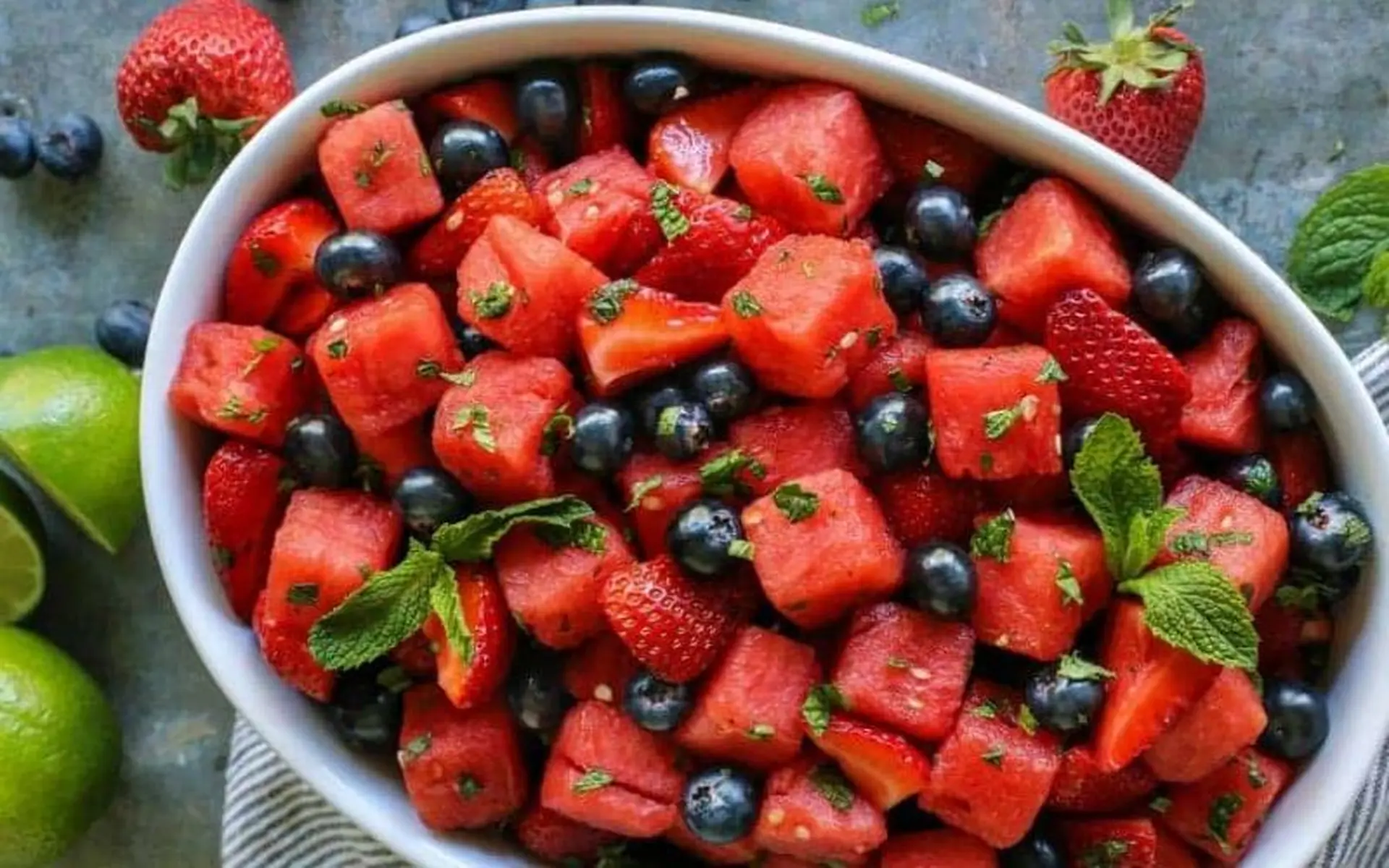 Cách làm salad dưa hấu giải nhiệt mùa hè, dễ làm tại nhà
