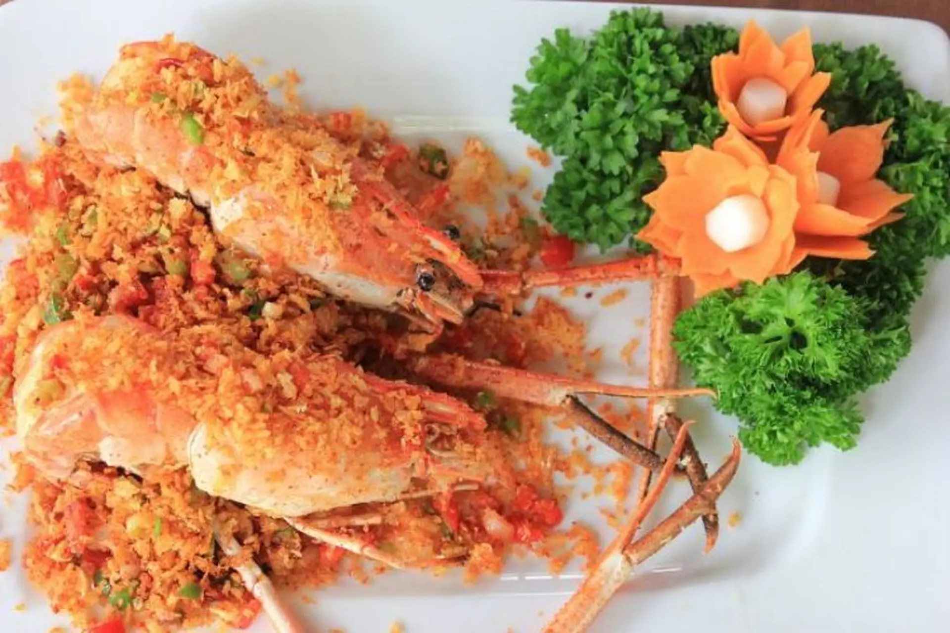 Hướng dẫn làm món tôm hùm rang muối Hồng Kông ngon khó cưỡng