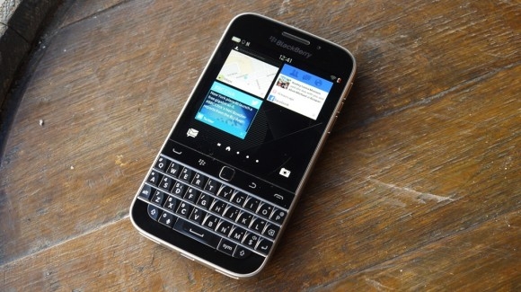 Blackberry Classic chính thức ra mắt, AT&T và Verizon là hai nhà phân phối đầu tiên.