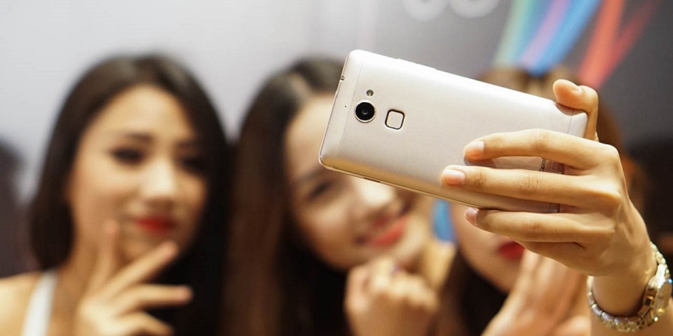 FPTShop đánh giá Coolpad Shine