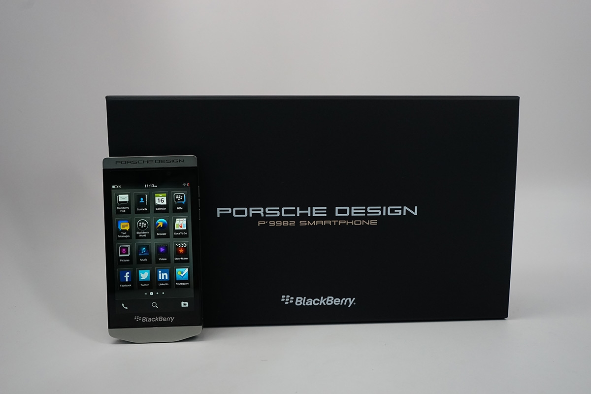 Ngắm nhìn Blackberry Porsche Design P9982 tại Việt Nam