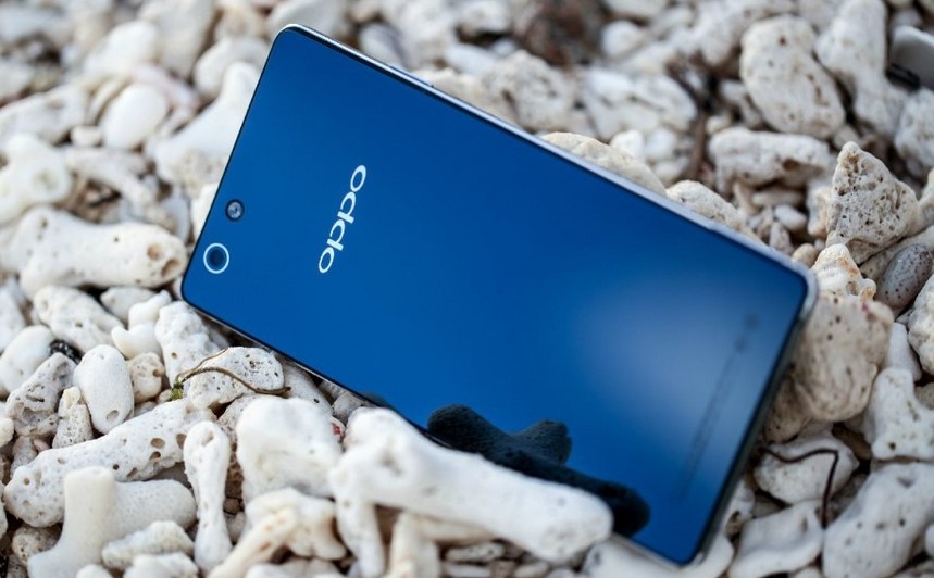 Trên tay smartphone tầm trung Oppo R1k