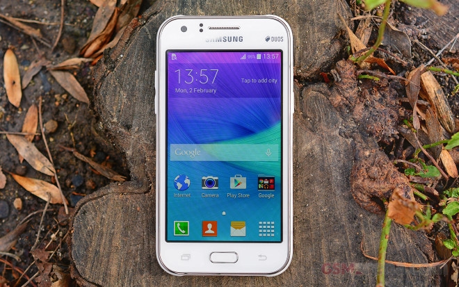 Trên tay Galaxy J1, smartphone giá rẻ của Samsung