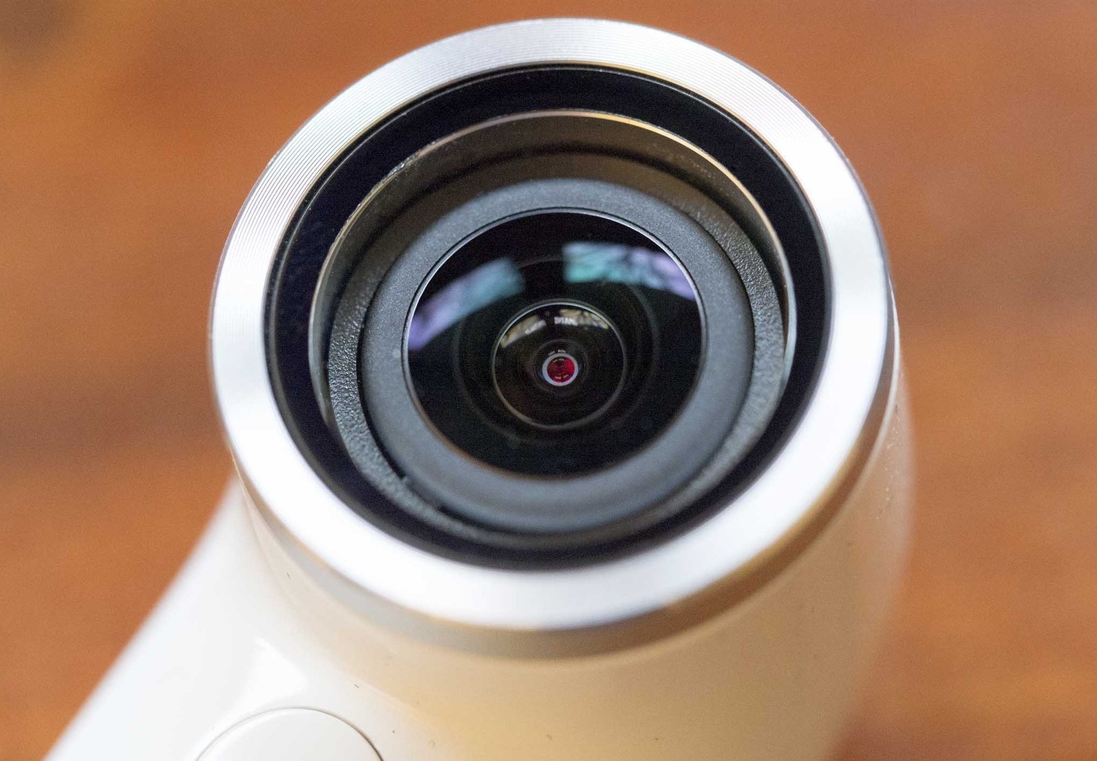 Đánh giá chi tiết thiết kế của HTC RE Camera