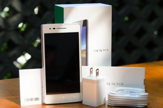 Oppo Mirror 3 sở hữu thiết kế ấn tượng và màn hình hiển thị đặc sắc