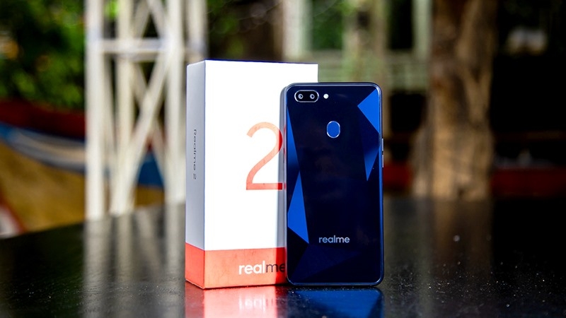 Khui hộp Realme 2 tuyệt đẹp sắp có mặt tại Việt Nam