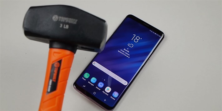 Tra tấn Samsung Galaxy S9 Plus với dao và búa!
