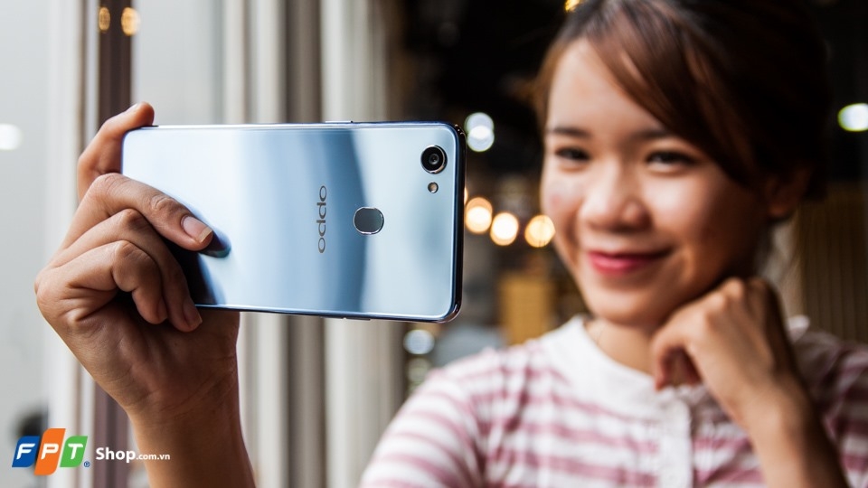 Mở hộp OPPO F7 phiên bản Moonlight Silver