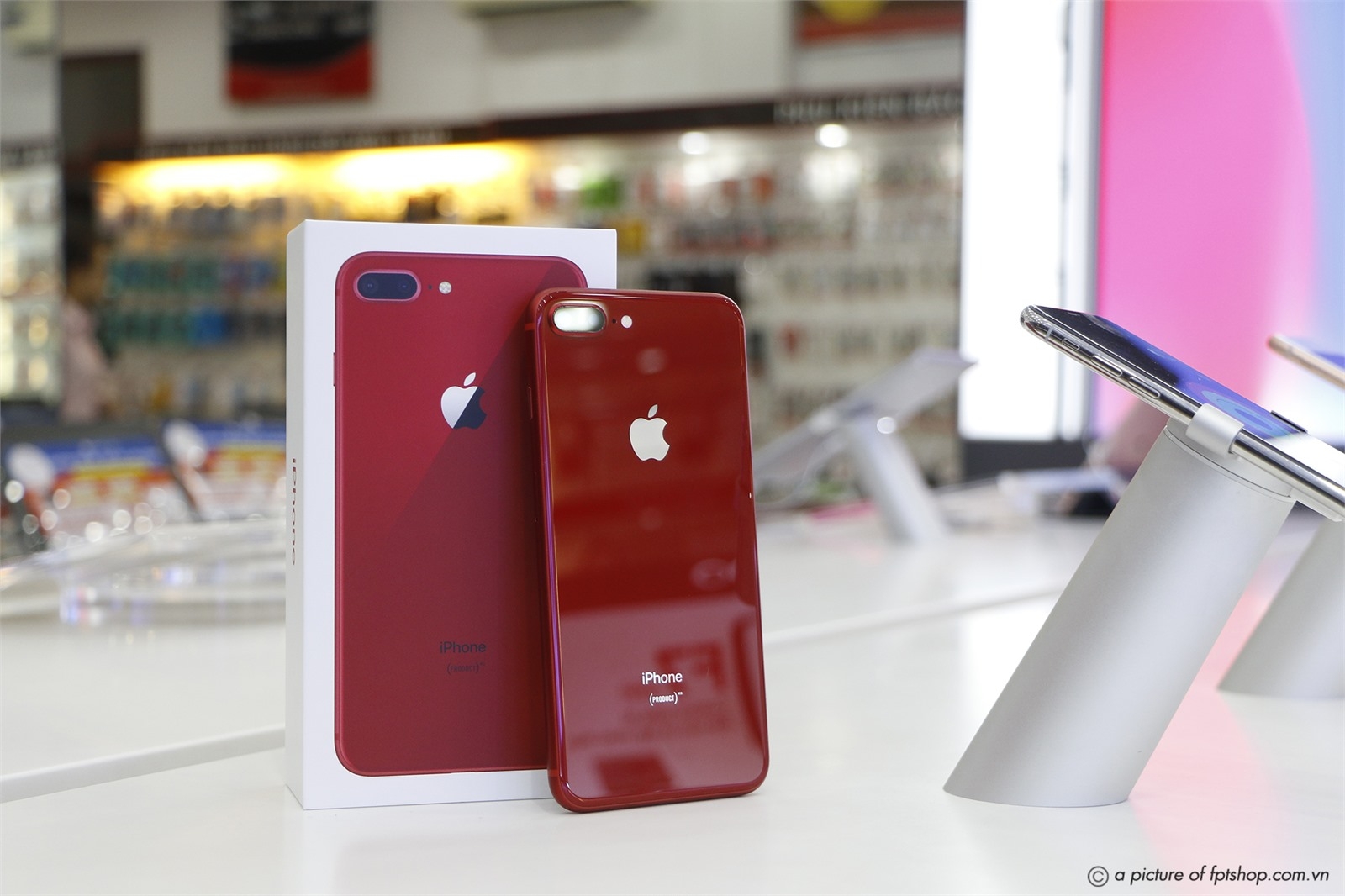 FPT Shop tặng 2 năm bảo hành cho iPhone 8/8 Plus (PRODUCT) RED