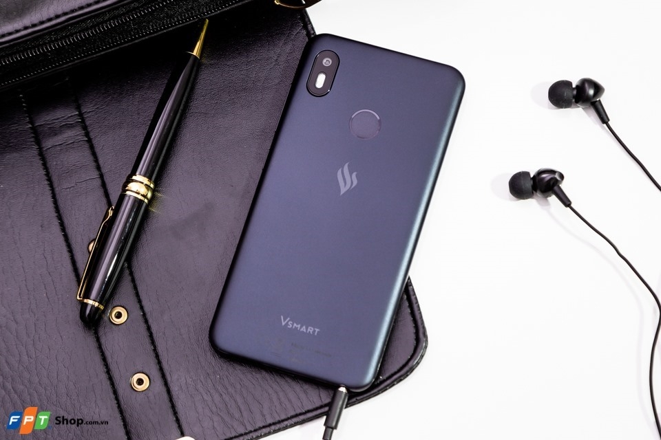 Smartphone Vsmart đồng loạt giảm đến 300.000 đồng tại FPT Shop