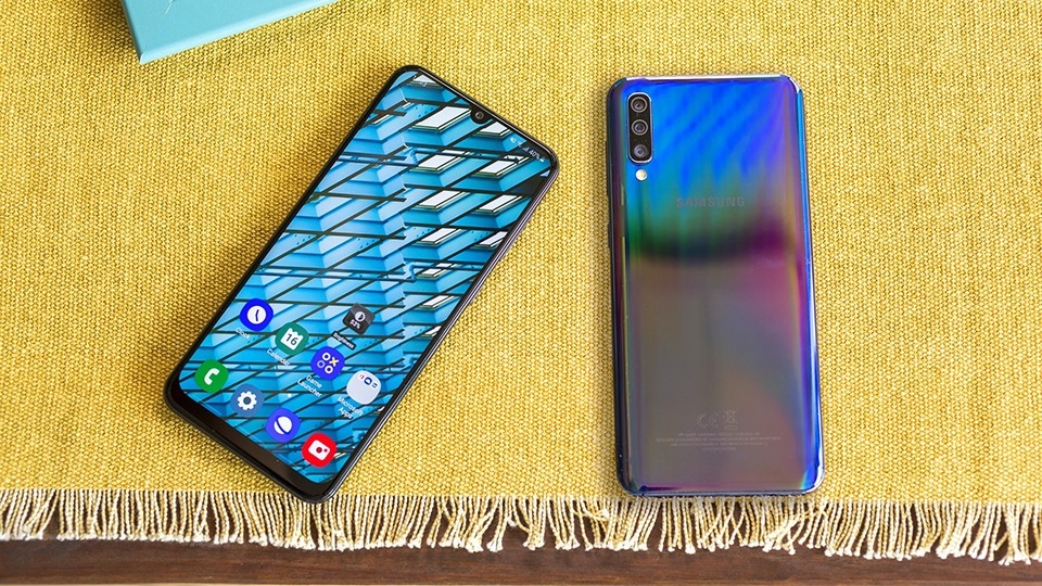 Đôi điều về thiết kế và màn hình Galaxy A50