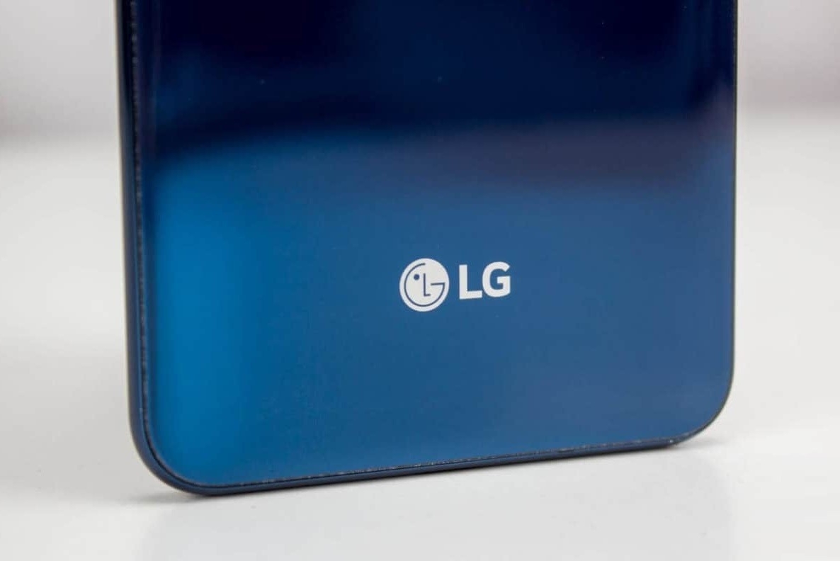 LG Phoenix 5 giá rẻ lộ ảnh với camera kép, màn hình giọt nước