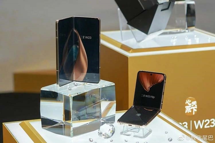 Samsung W23 và W23 Flip ra mắt với chip Snapdragon 8+ Gen 1