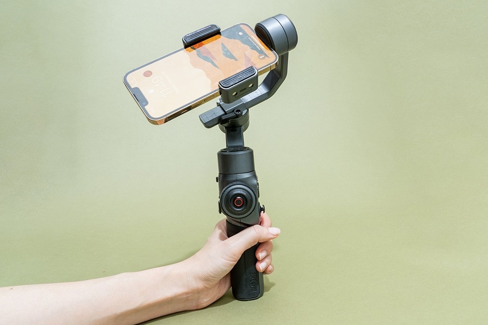 Gimbal là gì? Quay video bằng gimbal có ổn định hơn không?