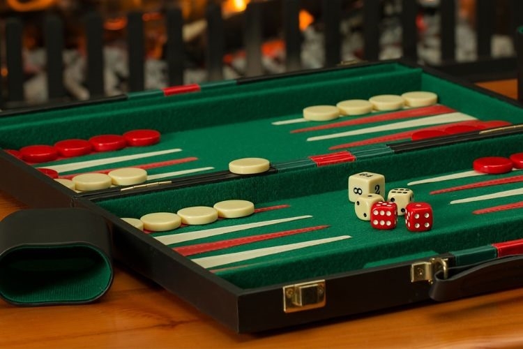 Backgammon là gì? Giới thiệu bộ cờ Backgammon và cách chơi