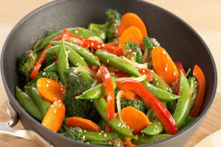 Mách bạn 2 cách chế biến món rau xào thập cẩm đơn giản, thanh đạm