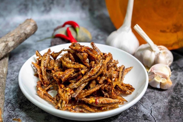 Hướng dẫn 3 cách làm cá cơm rim thơm ngon và siêu đưa cơm