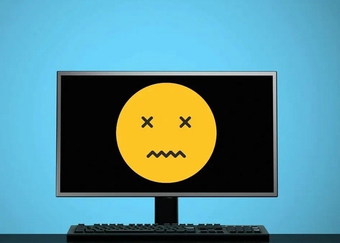 Máy tính đang chạy tự nhiên màn hình đen là do đâu?