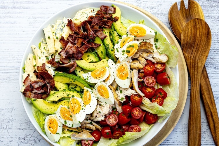 Tìm hiểu Cobb salad và chi tiết cách làm đơn giản ngay tại nhà