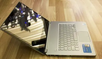Tìm hiểu thiết kế và màn hình hiển thị của Dell Inspiron 7437
