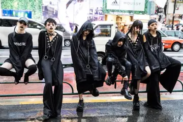 Emo là gì? Phong cách Emo và hành trình tái sinh mạnh mẽ trong giới trẻ ...
