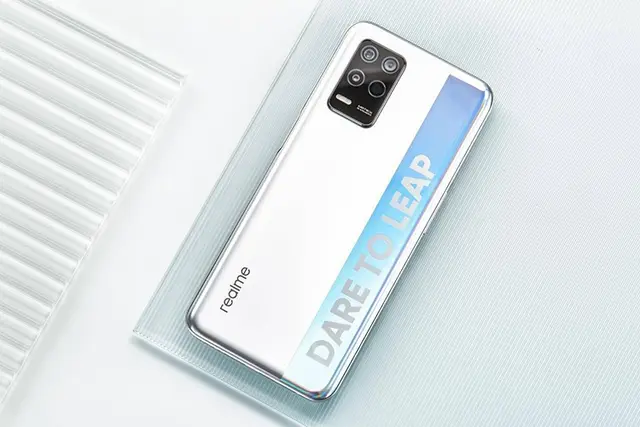 Trên tay Realme Q3 5G: Màn 120Hz, Snapdragon 750G và pin 5000 mAh