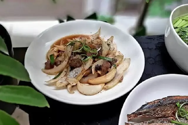 Cách làm lòng gà xào hành tây đơn giản mà cực kỳ đưa cơm