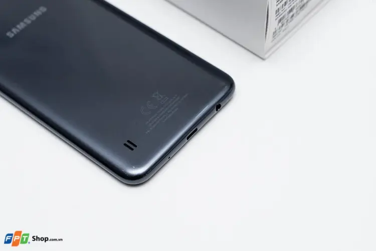 Samsung Galaxy A10 _ Vân tay trong màn hình, pin 4.000 mAh