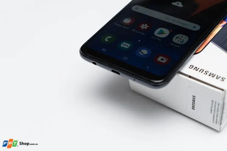 Samsung Galaxy A10 _ Vân tay trong màn hình, pin 4.000 mAh