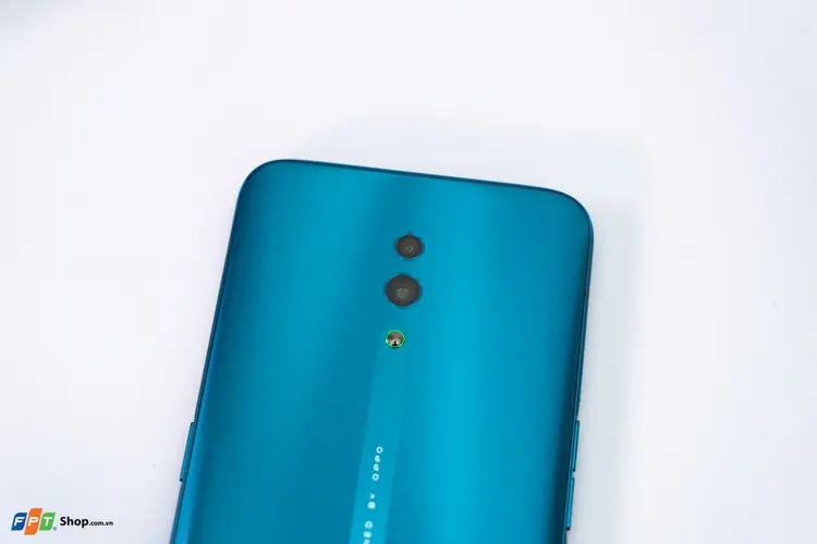 Oppo Reno - Camera trước vây cá mập