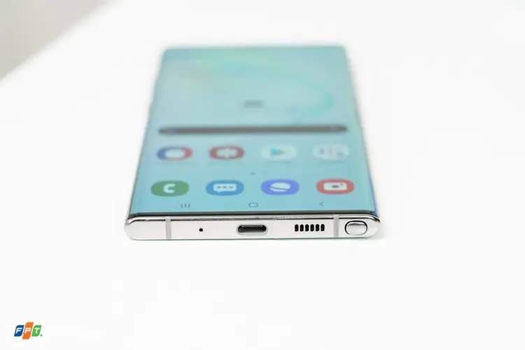 Samsung Galaxy Note 10 Plus - Màn hình vô cực Infiniti-O chuẩn điện ảnh
