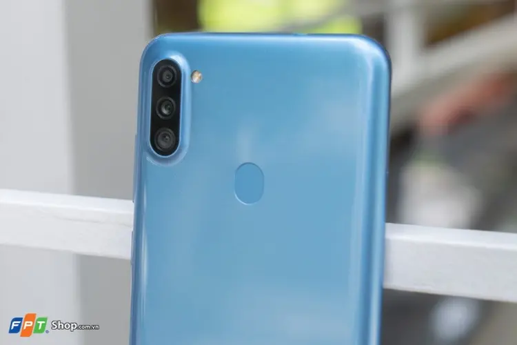 Samsung Galaxy A11 - Màn hình Infinity-O