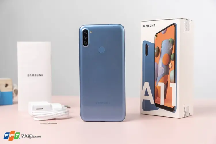 Samsung Galaxy A11 - Màn hình Infinity-O