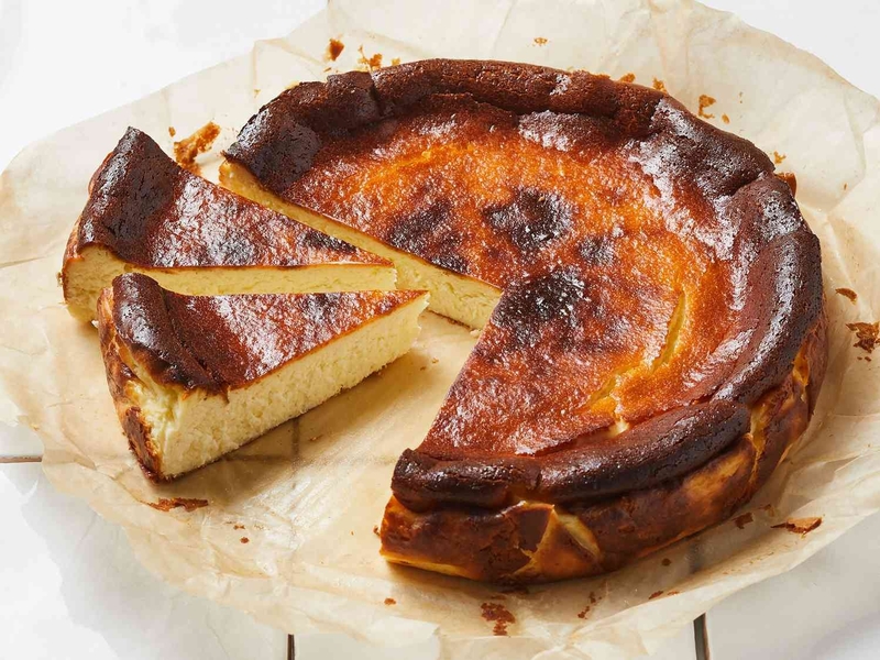 Basque Burnt Cheesecake: Nguồn gốc, công thức làm bánh chuẩn vị