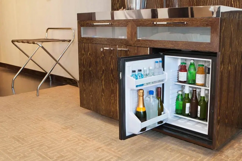 Minibar là gì? Tủ lạnh trong khách sạn và những điều cần biết