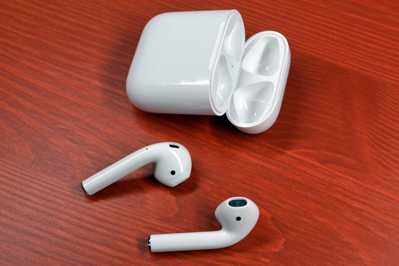 AirPods 1 và 2: Tìm hiểu sự khác biệt chi tiết trước khi mua