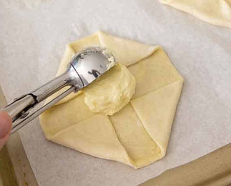 Tự làm bánh Danish với vỏ giòn tan và nhân kem phô mai ngon mê mẩn