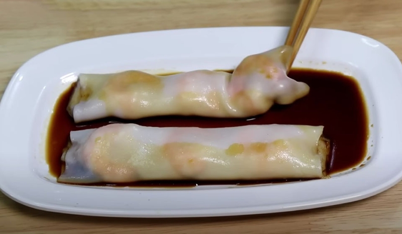2 cách làm bánh cuốn tôm đơn giản, hấp dẫn chiêu đãi gia đình