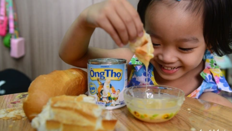 Gợi ý nhiều cách ăn bánh mì chấm sữa đậm chất tuổi thơ