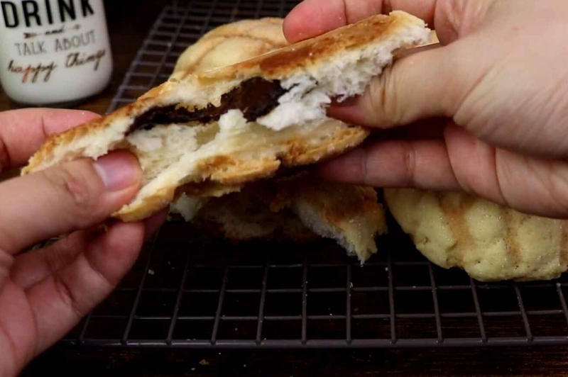 Hướng dẫn làm bánh mì dưa gang Melon Pan thơm ngon khó cưỡng!