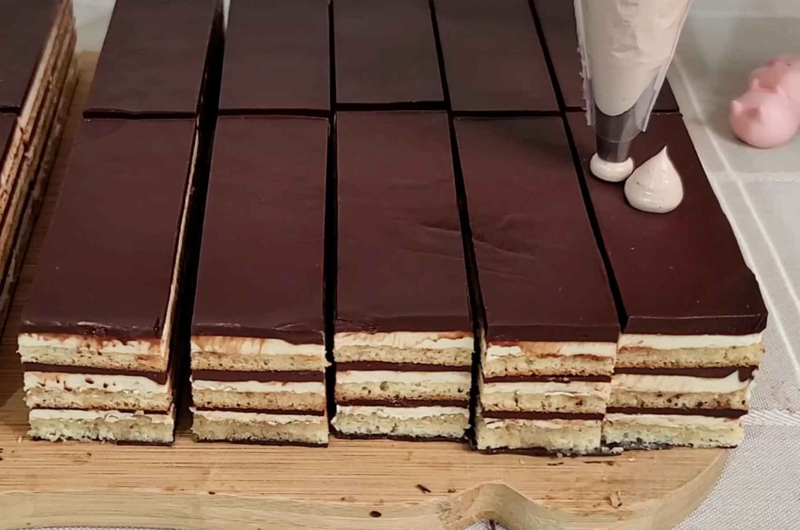 Cách làm bánh Opera cake chuẩn vị Pháp tại nhà cực đơn giản