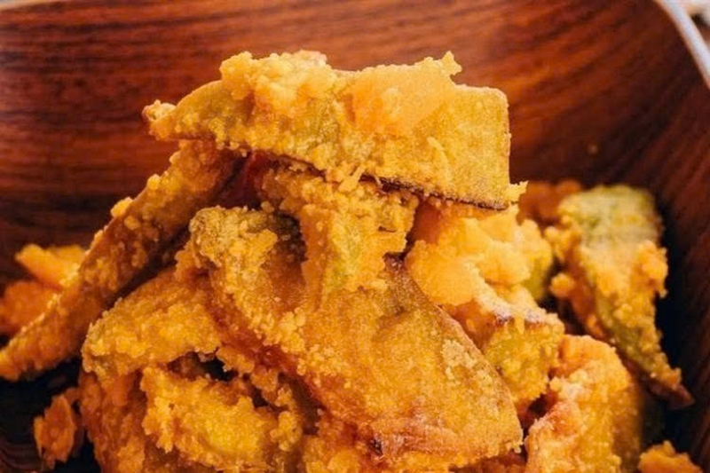 Cách làm bí đỏ chiên lắc phô mai – Món ăn vặt giòn tan, béo ngậy khó cưỡng