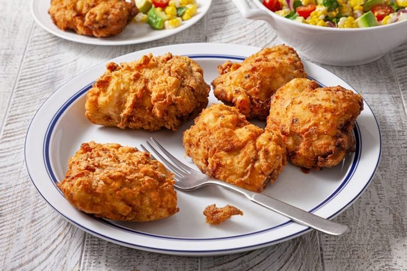 Cách làm đùi gà rán chuẩn vị nhà hàng với vỏ ngoài giòn tan