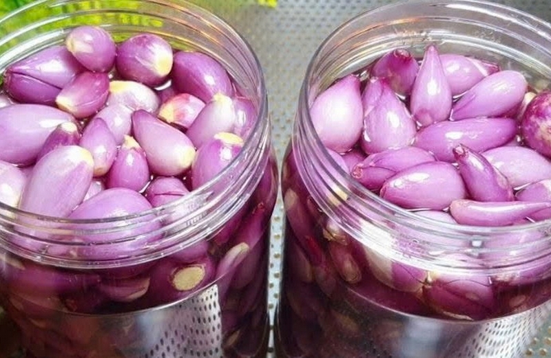 Cách làm hành chua giòn ngon – Bí quyết muối hành trắng giòn, đậm đà ...