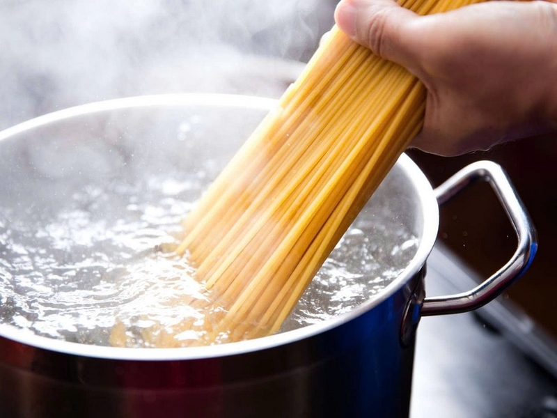 Hướng dẫn cách làm mì Spaghetti thịt bò sốt cà chua thơm ngon, chuẩn vị Ý