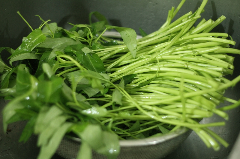 Hướng dẫn cách nấu canh rạm kết hợp rau muống khoai sọ, đơn giản nhưng ...