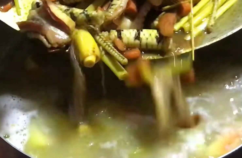 Cách nấu cháo rắn đậu xanh ngon chuẩn vị miền Tây, dễ làm tại nhà