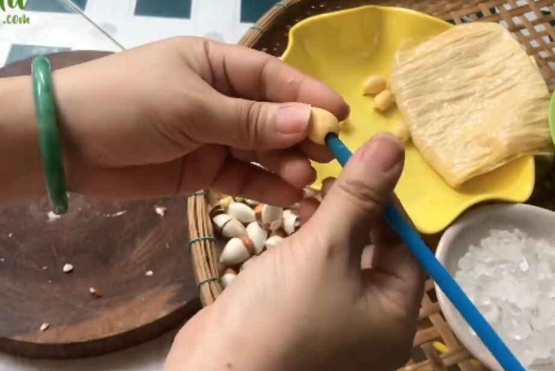 Cách nấu chè bo bo bạch quả tàu hủ ky thanh mát, bổ dưỡng