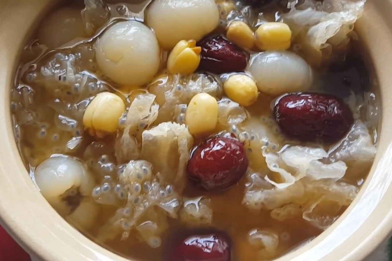 Cách làm chè nấm tuyết táo đỏ hạt sen giải khát, thanh nhiệt, đẹp da
